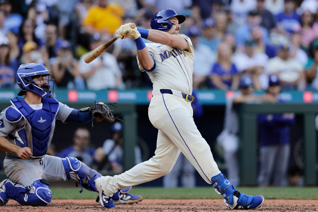 Cal Raleigh edges Aaron Judge for Baseball Digest player of the year ...